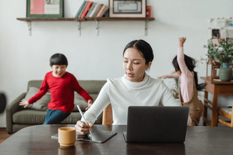 10 Best Side Hustles for Stay-at-Home Moms - Hustle Cabal